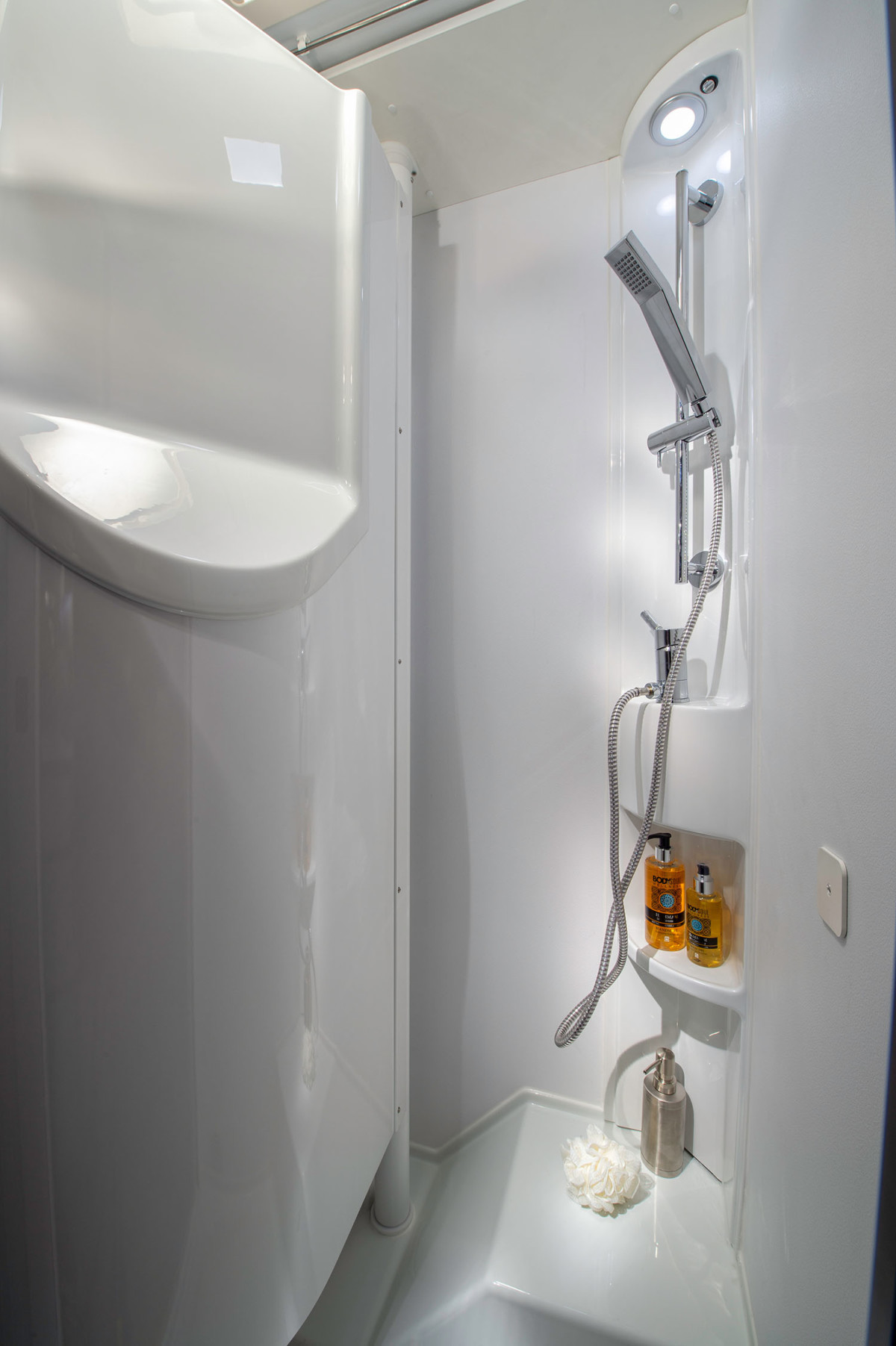 Wandahome - Adria Compact Supreme DL - 3 berth compact motorhome ...