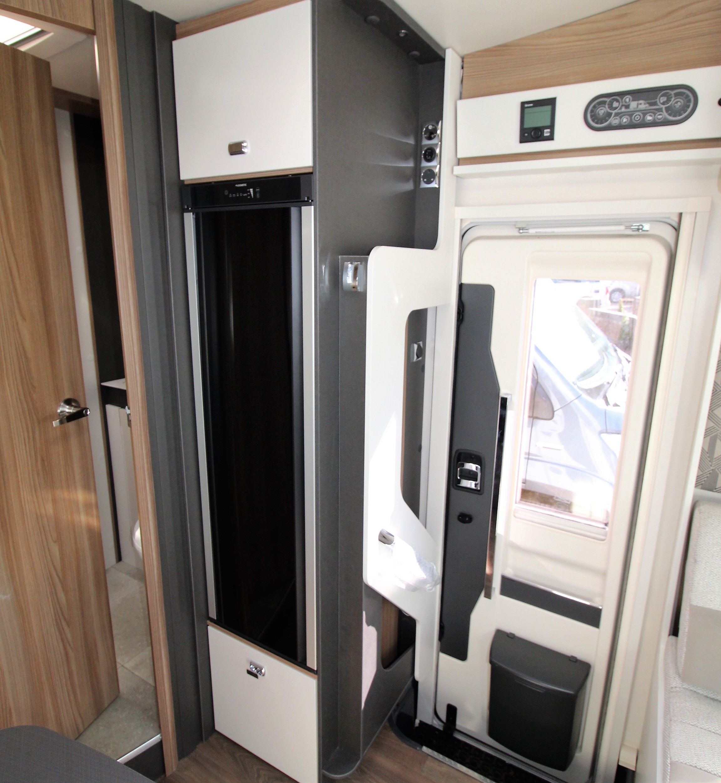 New Swift Escape 694 NEW